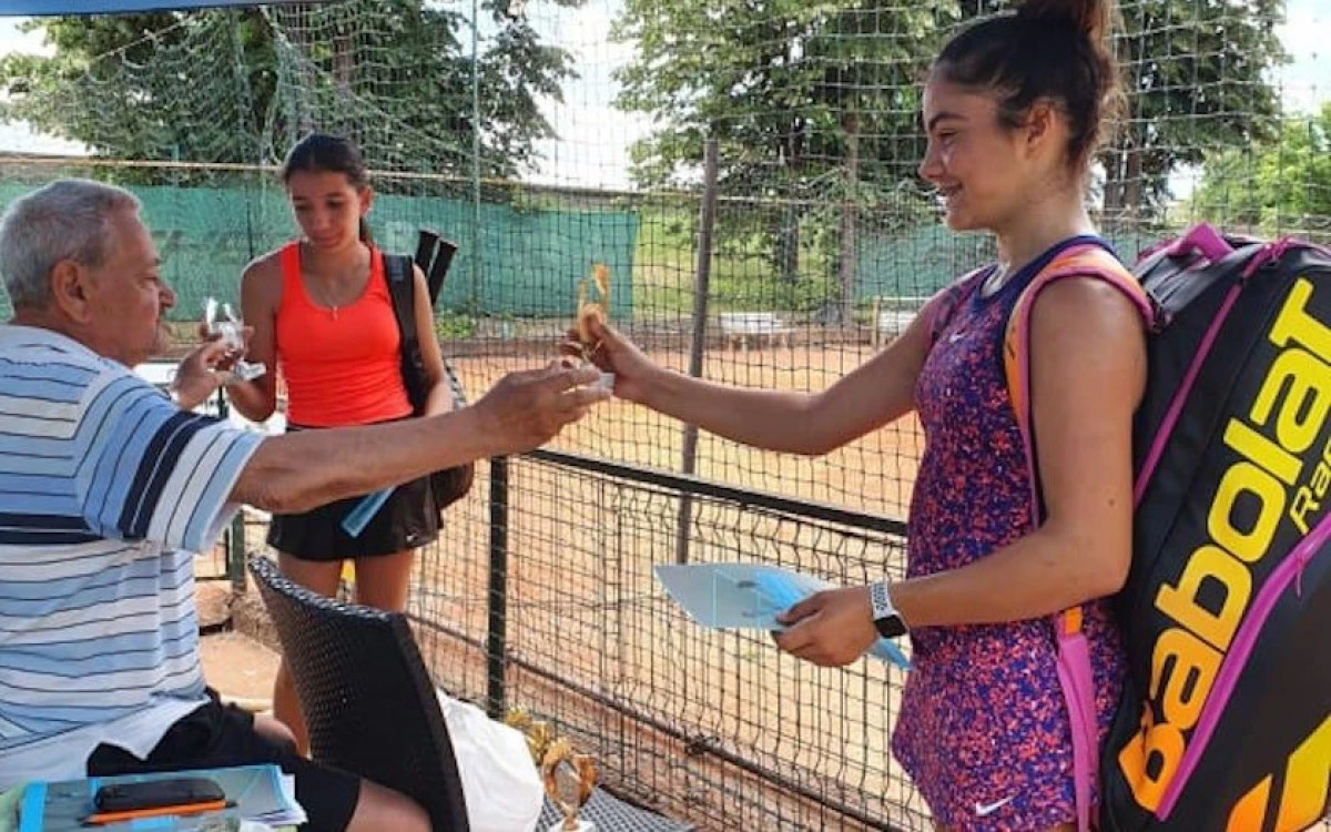 Tenismeni din zece țări la turneul Hai Cup, arădencele Fereștean și ...